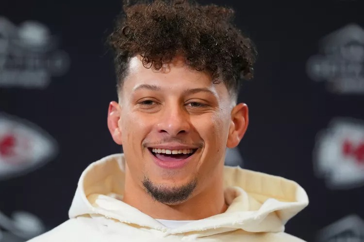 Patrick Mahomes reunited with the little girl who once sold lemonade ...