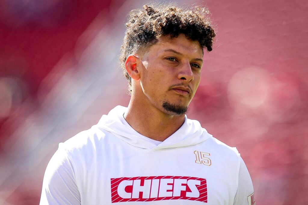 Patrick Mahomes takes Tyreek Hill to visit the nursing home where his ...