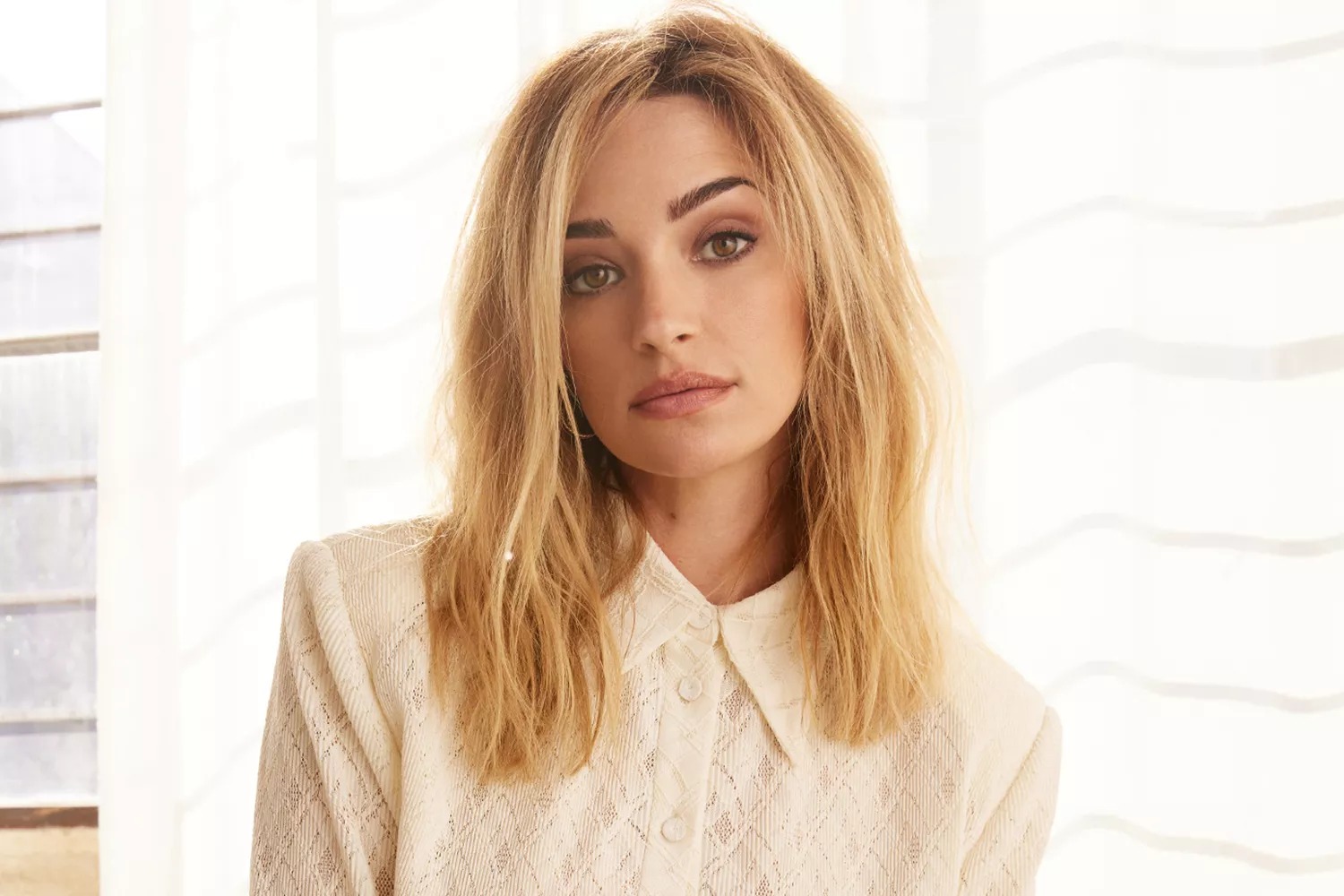 CONFIRMED: Antonia Gentry and Brianne Howey Return for Ginny & Georgia ...